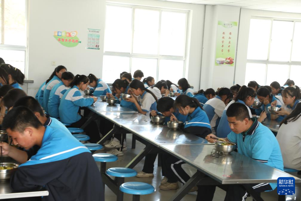 新华网：免费营养餐为150余万农村学生强身壮志_媒体看甘肃_甘肃省人民政府门户